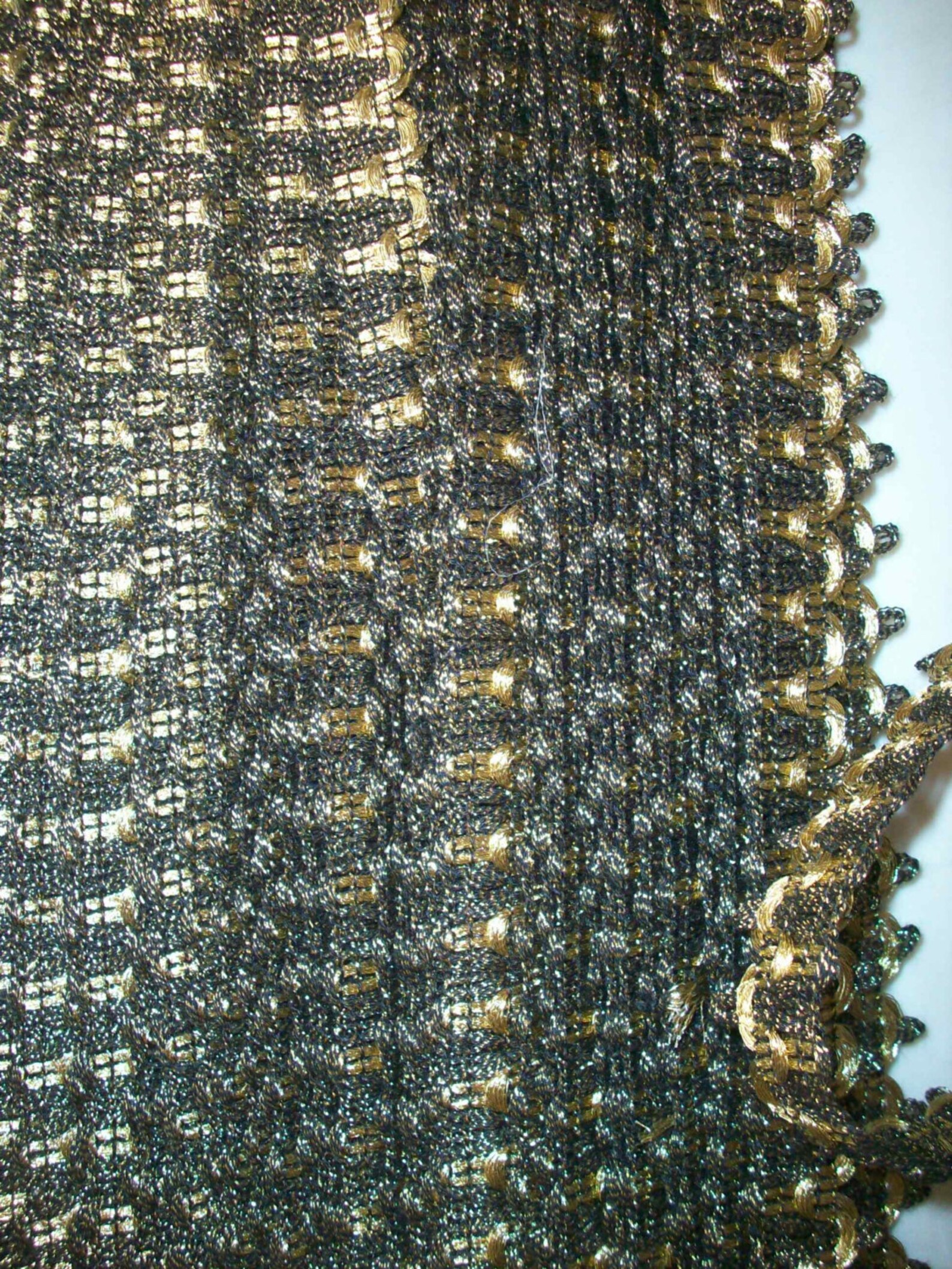 Wholesale and Retail Vintage Deep Gold Two Tone Metallic Trim Store ...