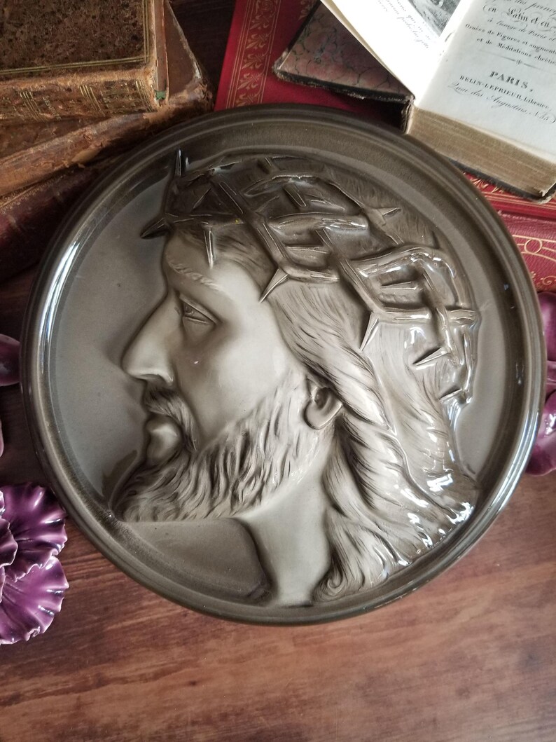 Vintage Jesus With Crown of Thorns Bas Relief Portrait on Round Ceramic ...