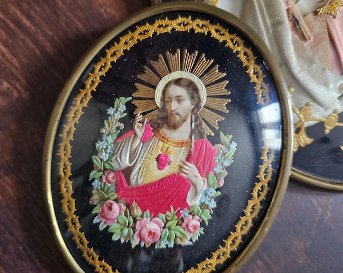 Antique French Sacred Heart of Jesus Frame With Oval Convex Glass and ...