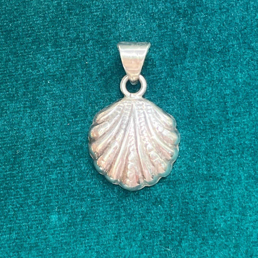 Taxco Sterling Silver Clamshell Pendant - Etsy