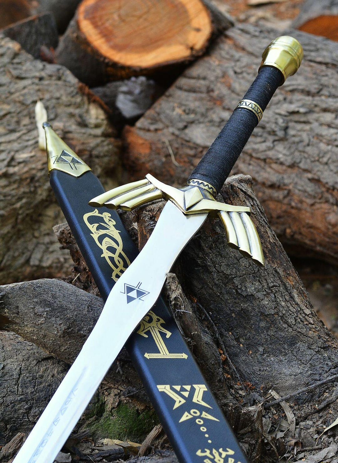 Hand-forged Legend of Zelda Master Sword, Full Tang Link Skyward Sword ...