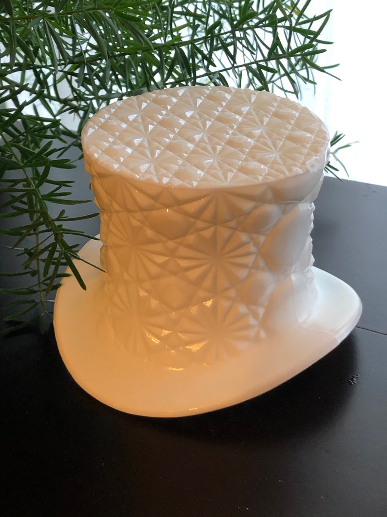 Vintage Milk Glass Top Hat Vase in the Daisy and Button Pattern - Etsy