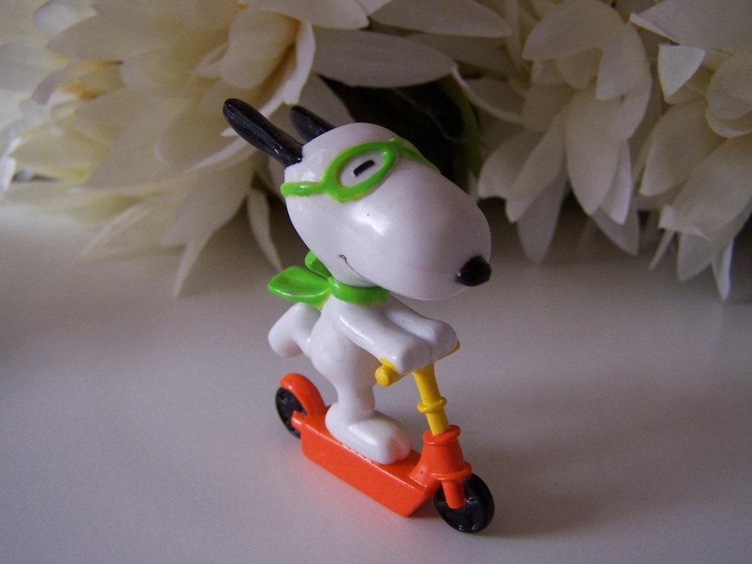 Vintage Peanuts Snoopy as the Masked Marvel for Halloween PVC Miniature ...