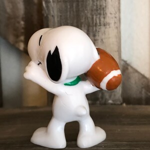 Vintage Snoopy Throwing a Football PVC Miniature Figure With or Without ...