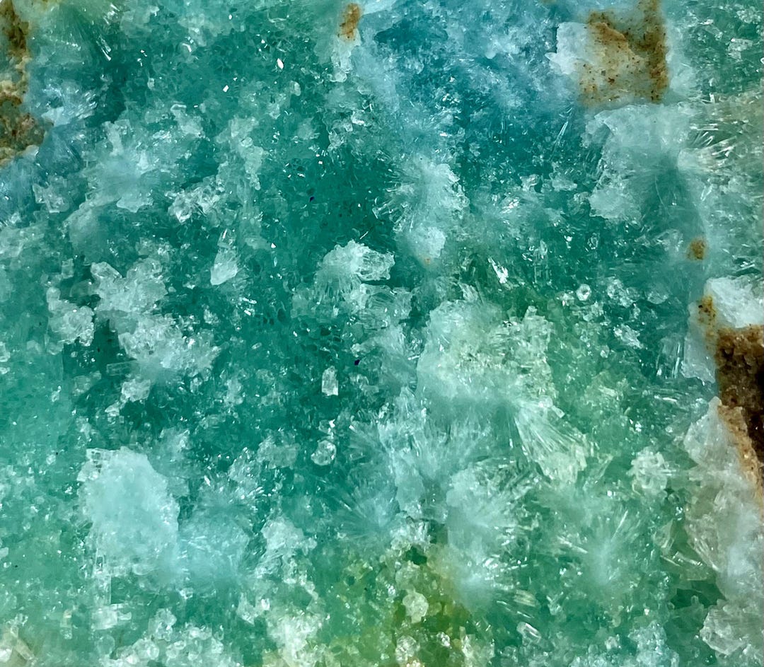 440 Carat Exclusive and Beautiful Color Sparkly Crystal Aragonite ...