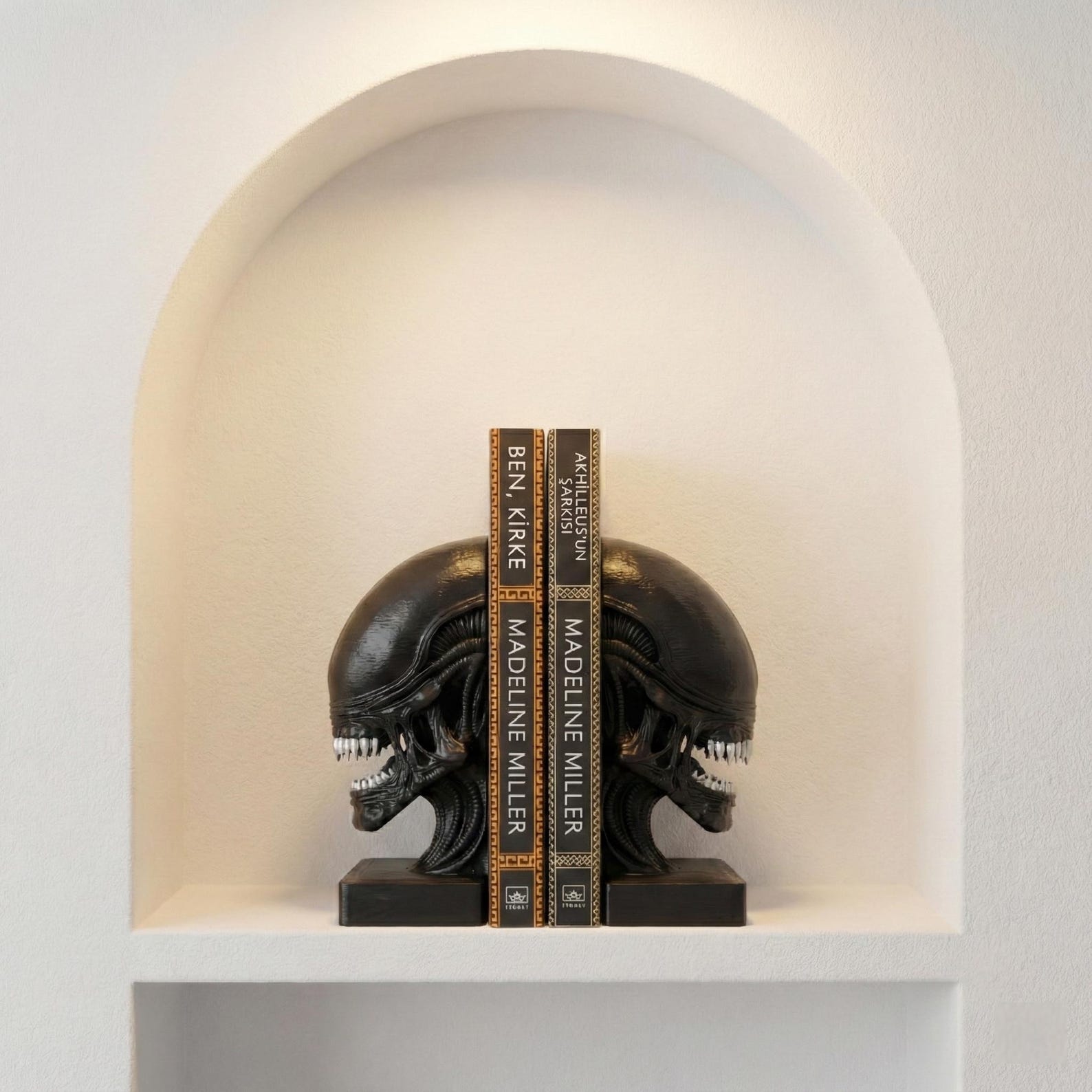 Alien Xenomorph Bookend: Sci-fi Horror Decor - Etsy