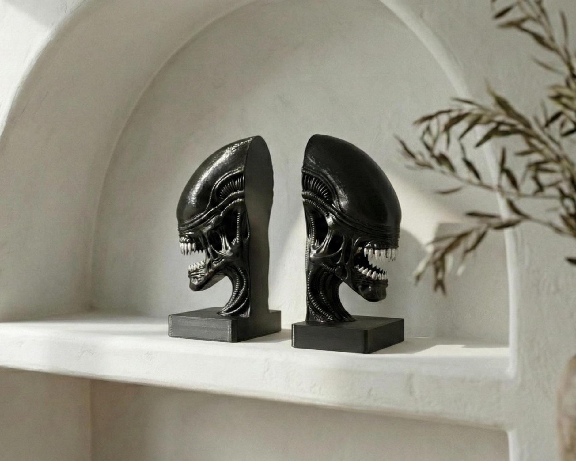 Alien Xenomorph Bookend: Sci-fi Horror Decor - Etsy
