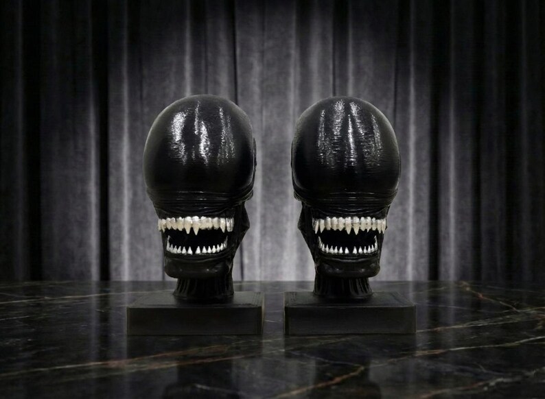 Alien Xenomorph Bookend: Sci-fi Horror Decor - Etsy