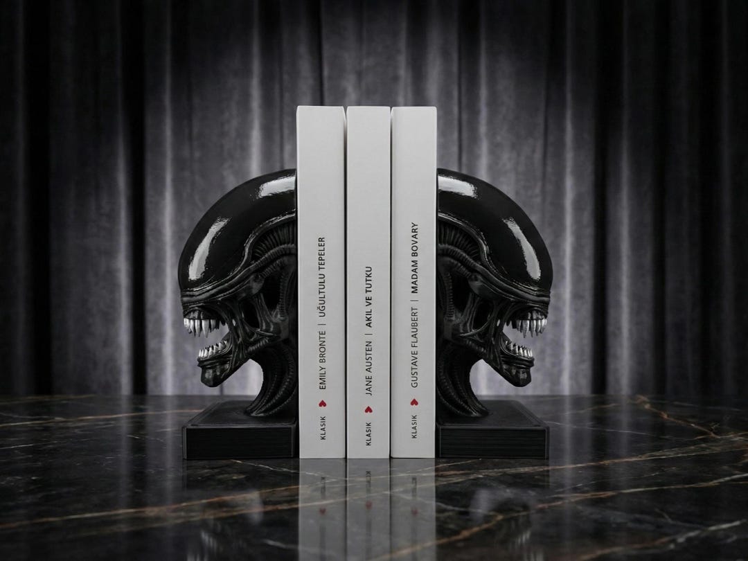 Alien Xenomorph Bookend: Sci-fi Horror Decor - Etsy