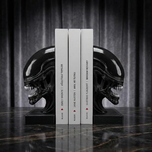 Alien Xenomorph Bookend: Sci-fi Horror Decor - Etsy