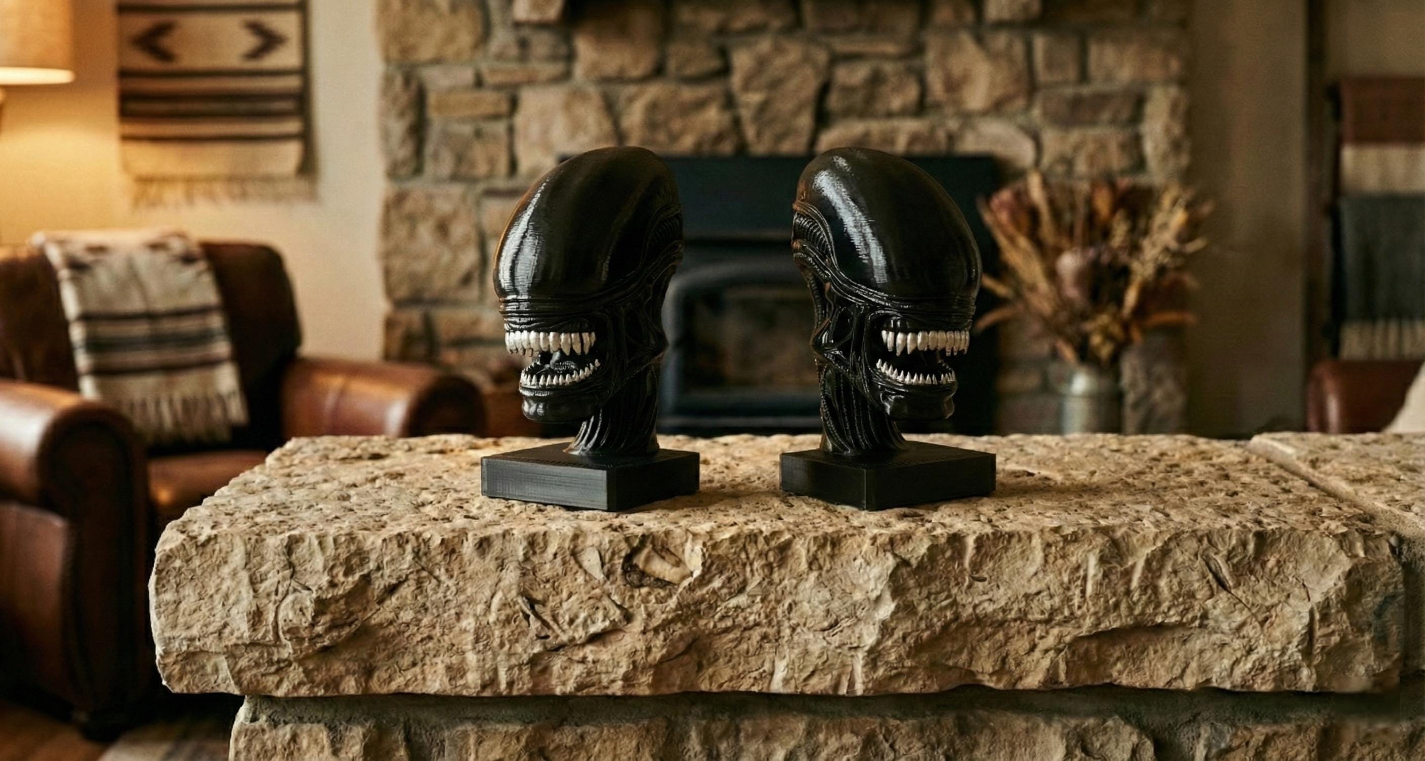 Alien Xenomorph Bookend: Sci-fi Horror Decor - Etsy