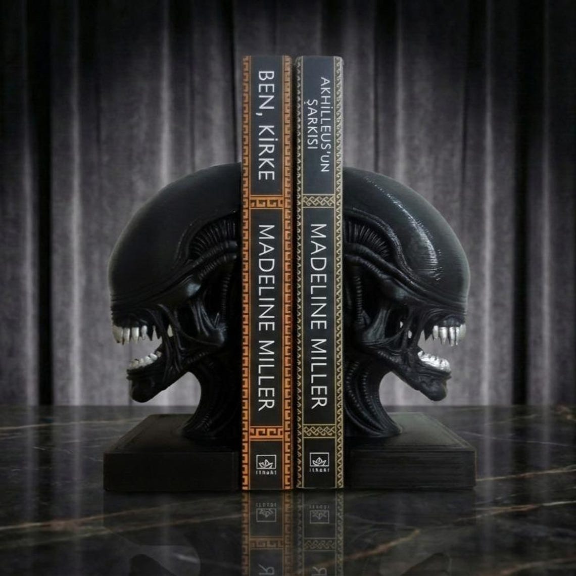 Alien Xenomorph Bookend: Sci-fi Horror Decor - Etsy