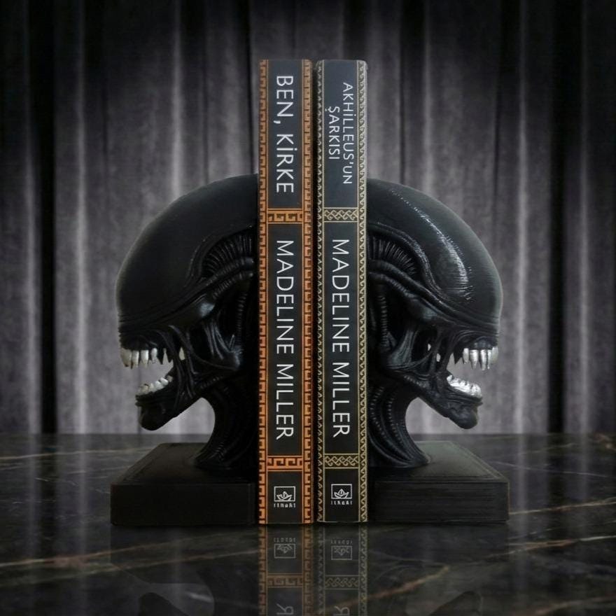 Alien Xenomorph Bookend: Sci-fi Horror Decor - Etsy
