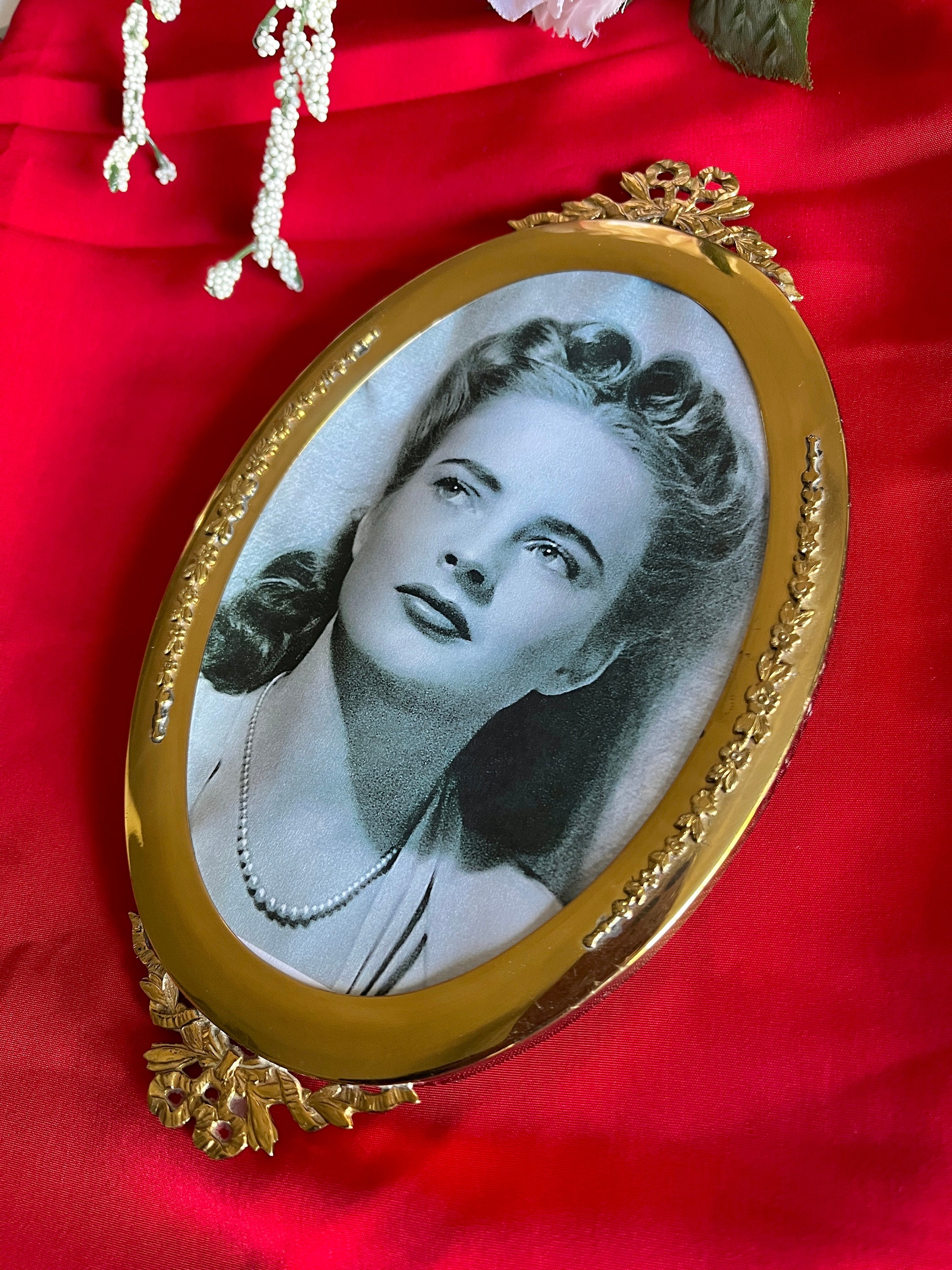 Ornate Photo Frame, Oval, Velvet Backing, Hollywood Regency, Vintage ...