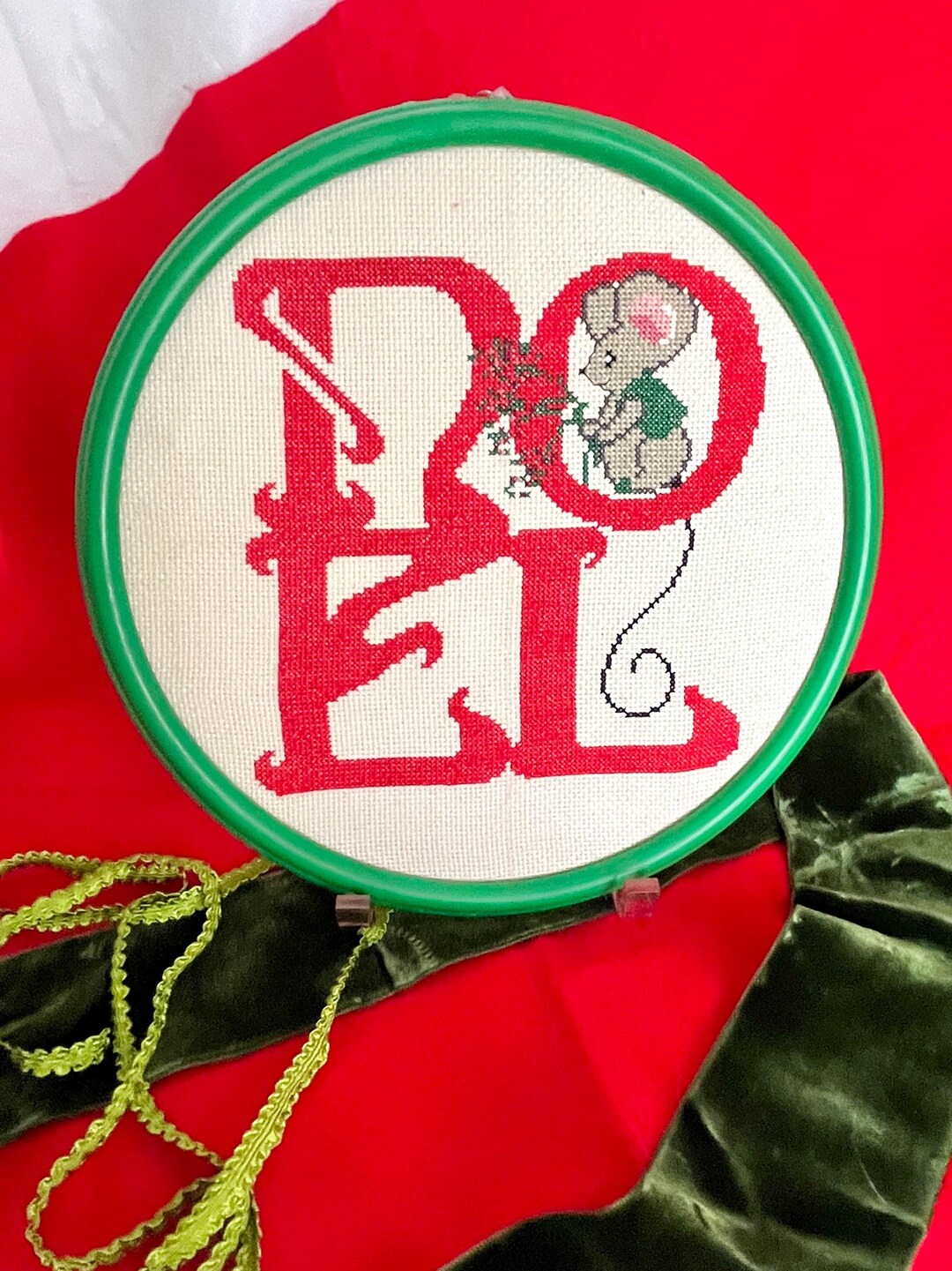 Vintage Christmas Mouse Embroidery Art: Hand Stitched Noel Holiday ...