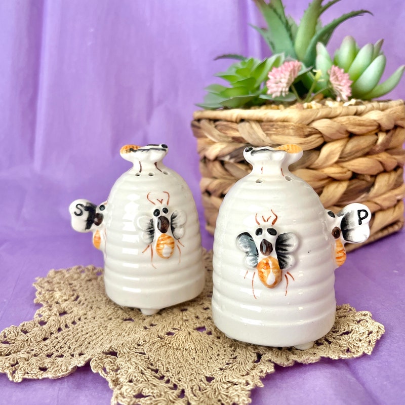 Bee Salt and Pepper - Etsy