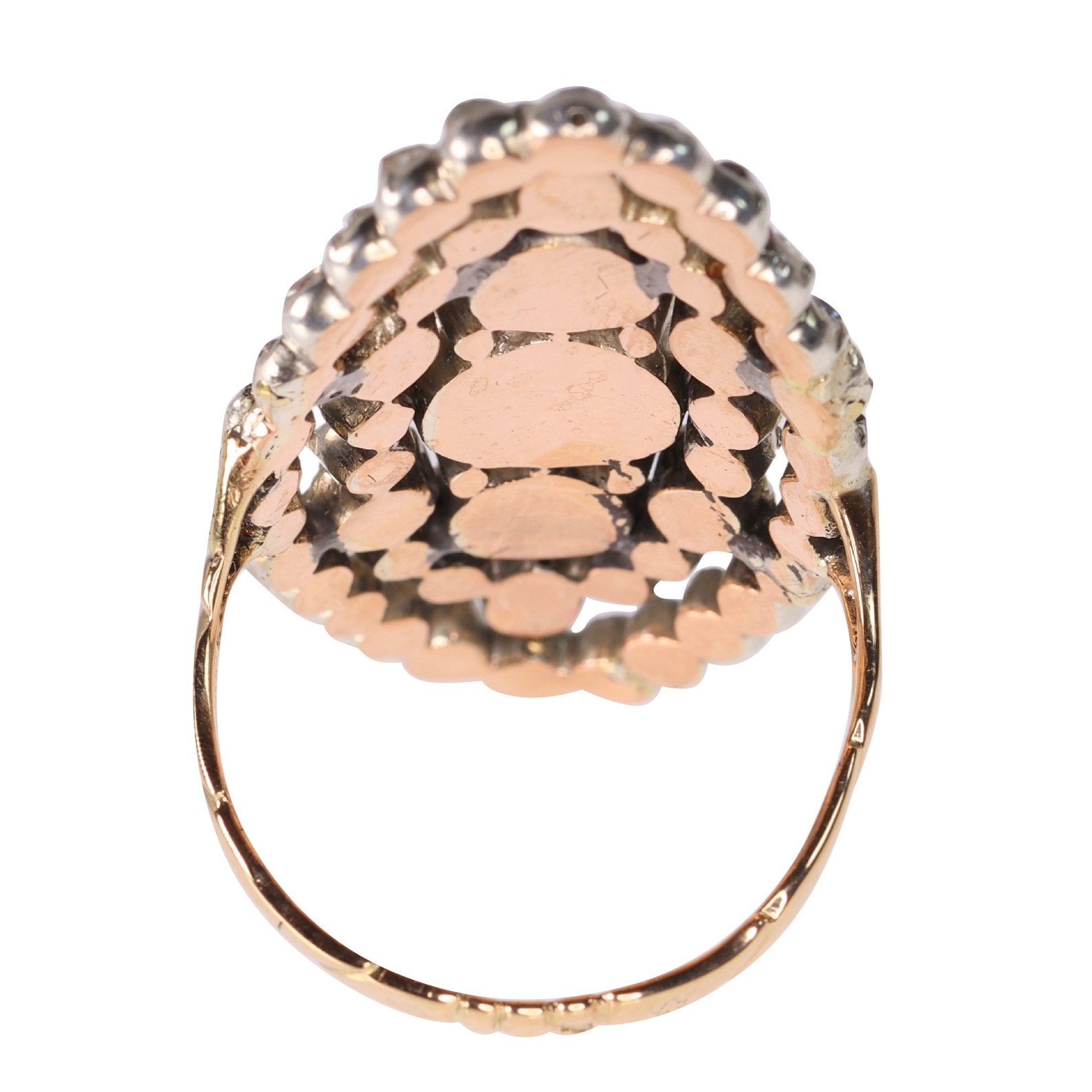 Victorian Craftsmanship: A Ring of Royal Allure - Etsy
