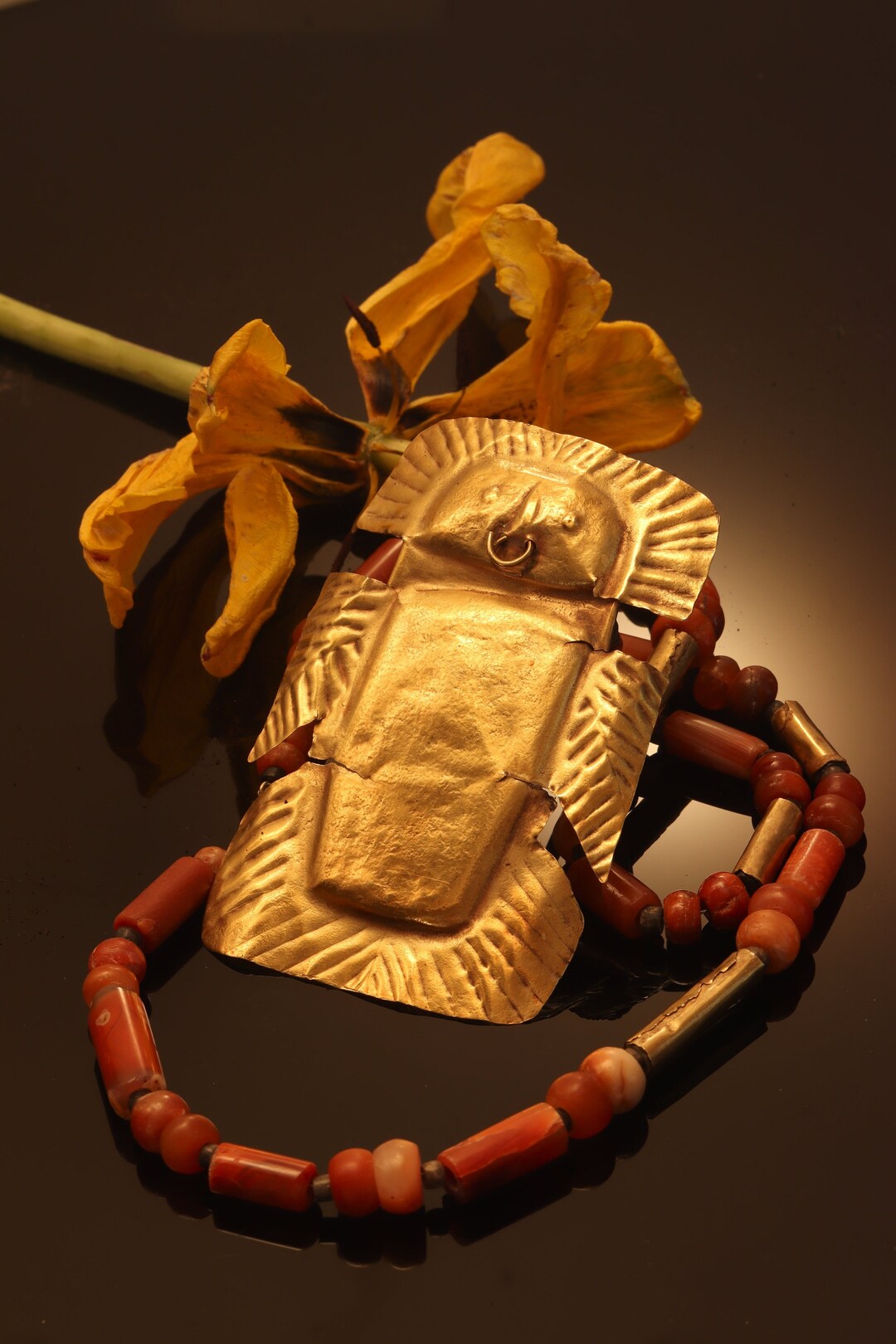 1200 Years Old Pre-columbian Gold Pendant With Carnelian Necklace, 400 ...
