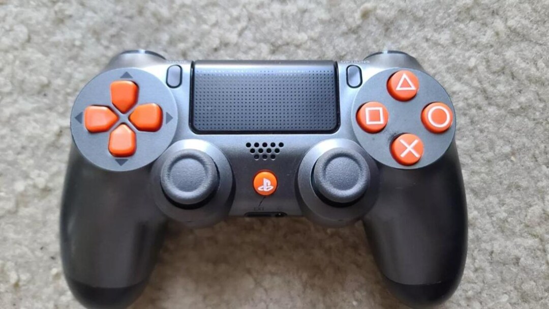 Playstation 4 Dualshock Controller Custumized (american Heart Month ...