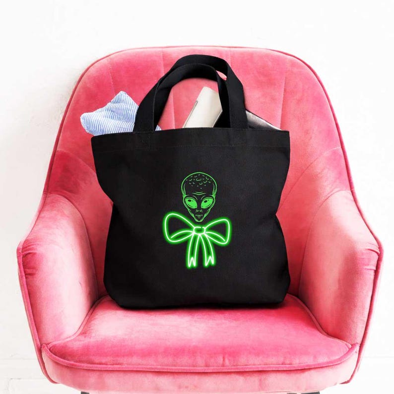 Alien SVG PNG Bundle 3 Coquette Bow Alien Head UFO Png Designs Mix and ...