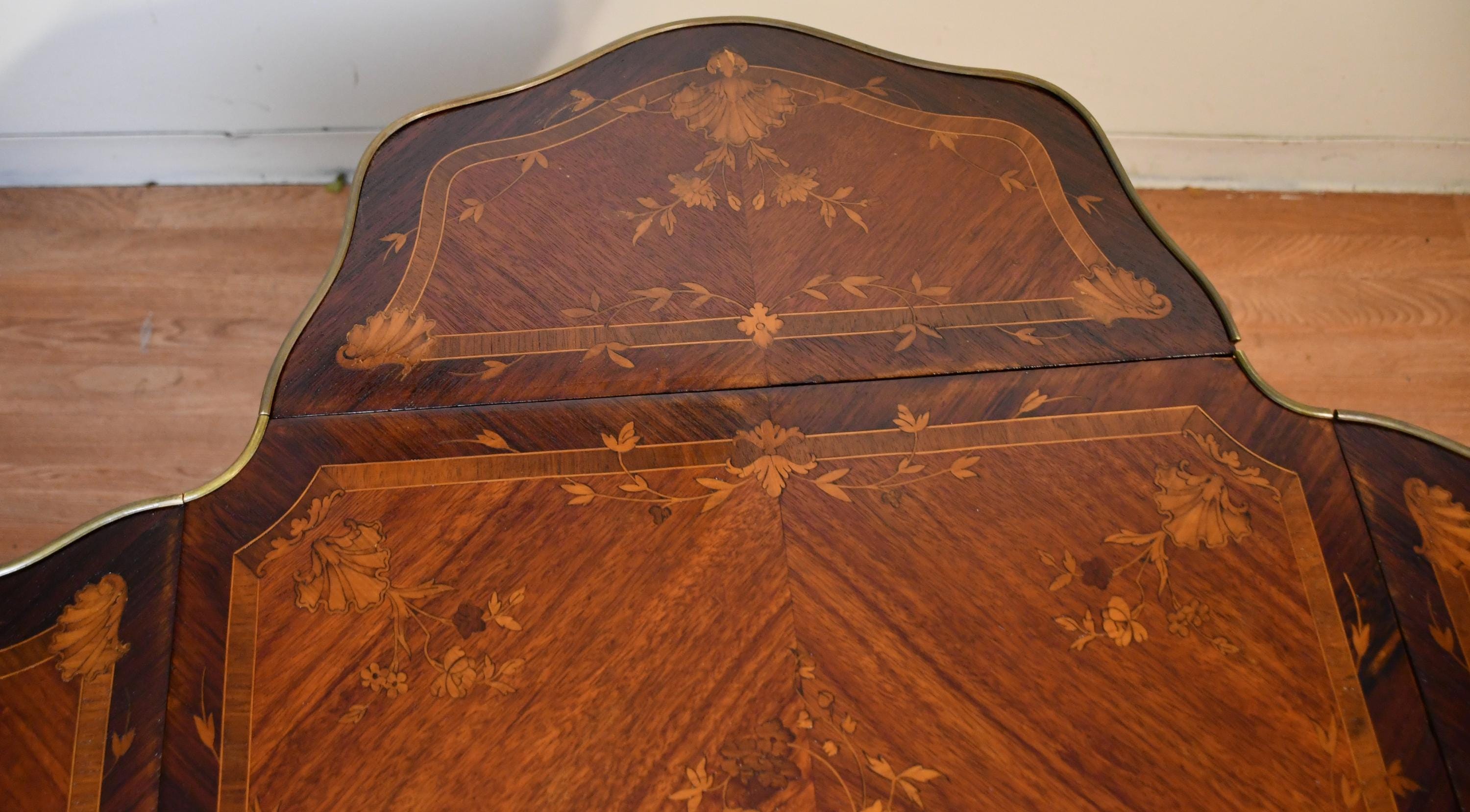 1920s French Louis XV Walnut & Satinwood Inlaid Pembroke Drop-leaf ...