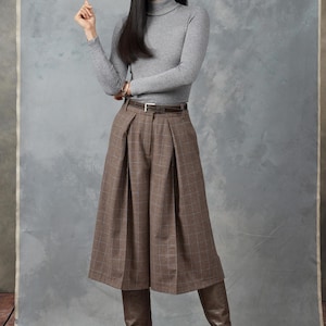 Vogue Pattern V1910 - Misses' Pleated, Wide-leg Pants, Loose Fitting ...