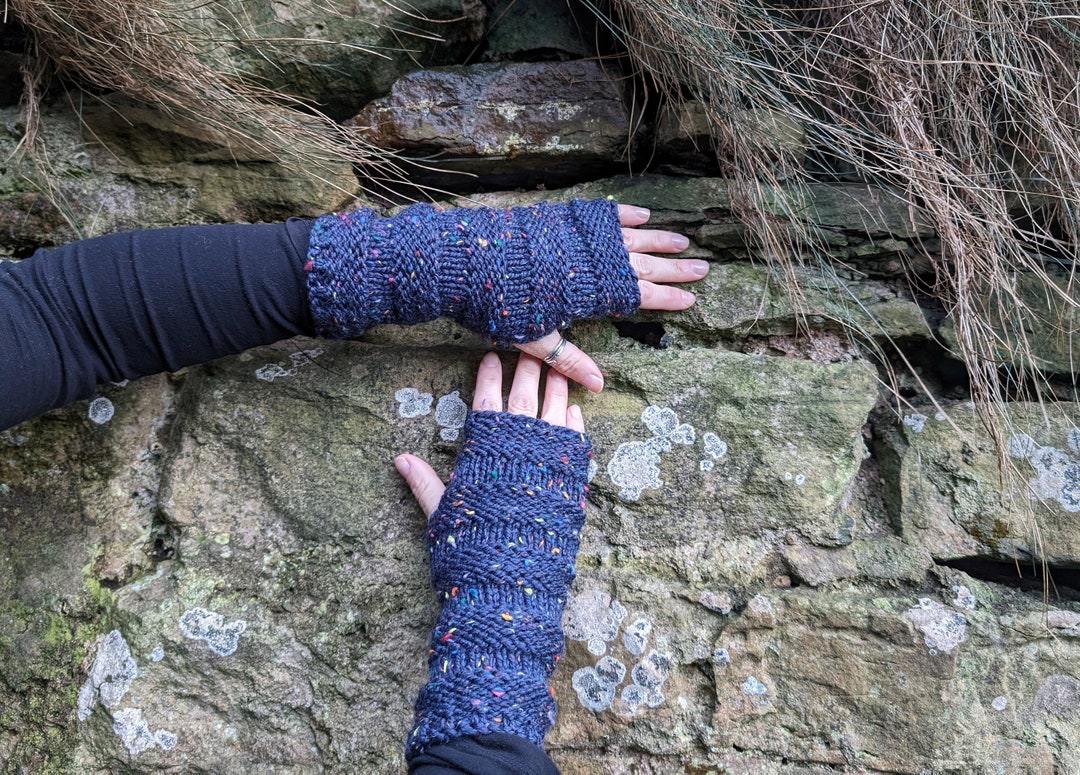 ARM WARMERS Long Comfy Mittens in Dark Blue Tweed Yarn With ...