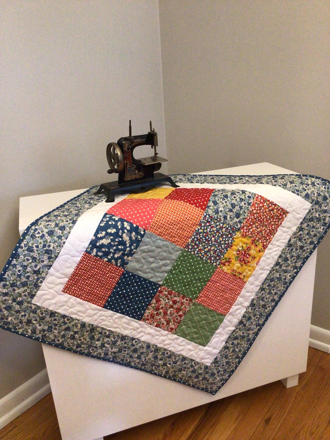 Quilted Table Mat 28x28 Square Reproduction Fabrics Summertime Quilted ...