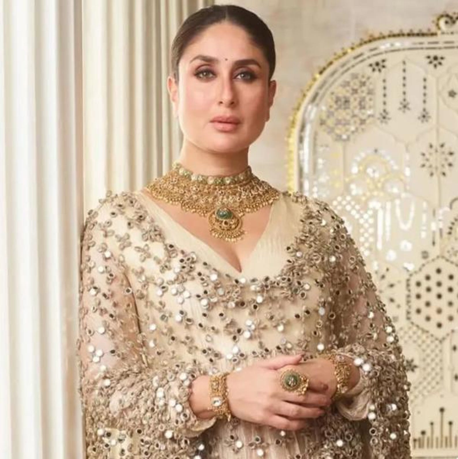 Mirrors Work Duppata, Poshida Sheesha Work Bridal Veil, Hania Amir ...