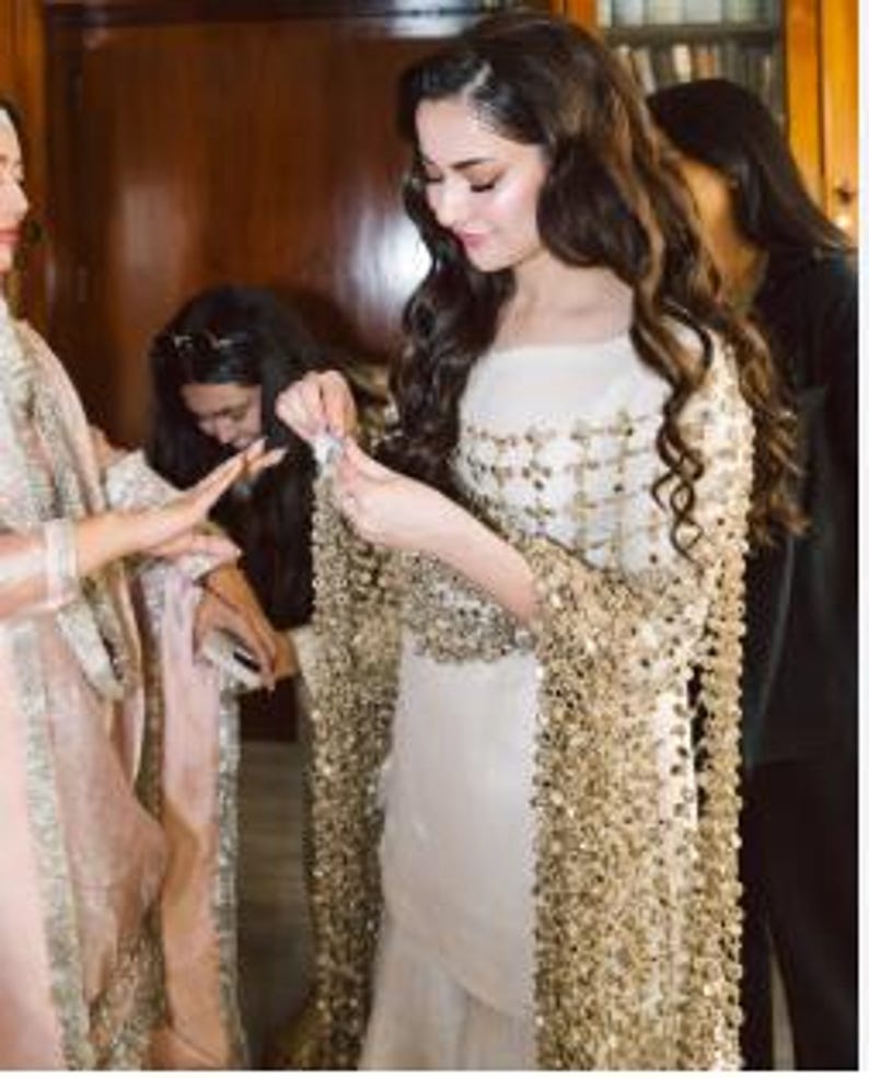 Mirrors Work Duppata, Poshida Sheesha Work Bridal Veil, Hania Amir ...