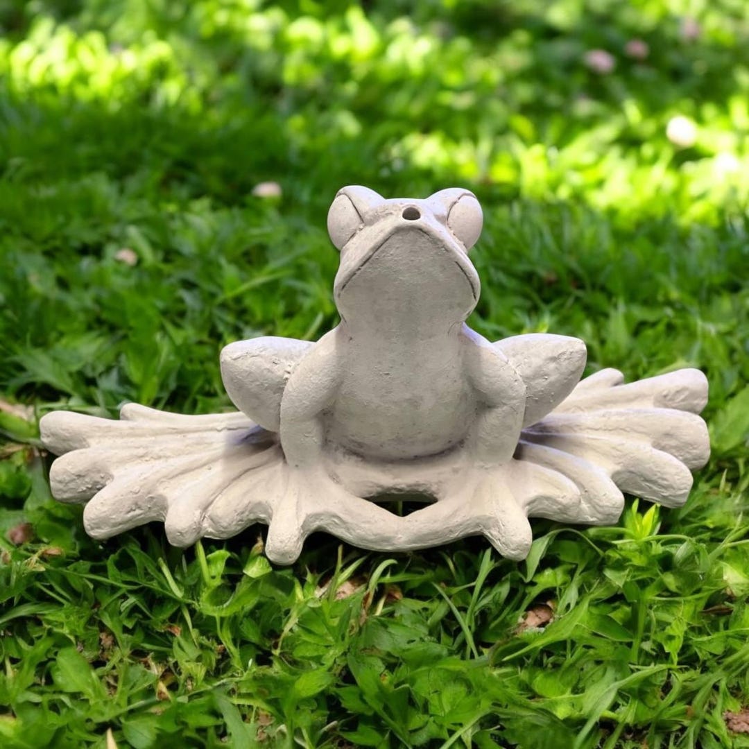 Spitting Frog, Large Frog, Toad Figure, Cement Statue, Animal Style ...