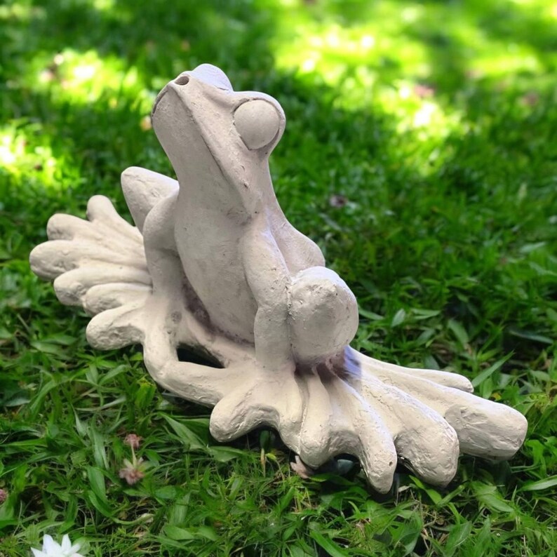 Spitting Frog, Large Frog, Toad Figure, Cement Statue, Animal Style ...