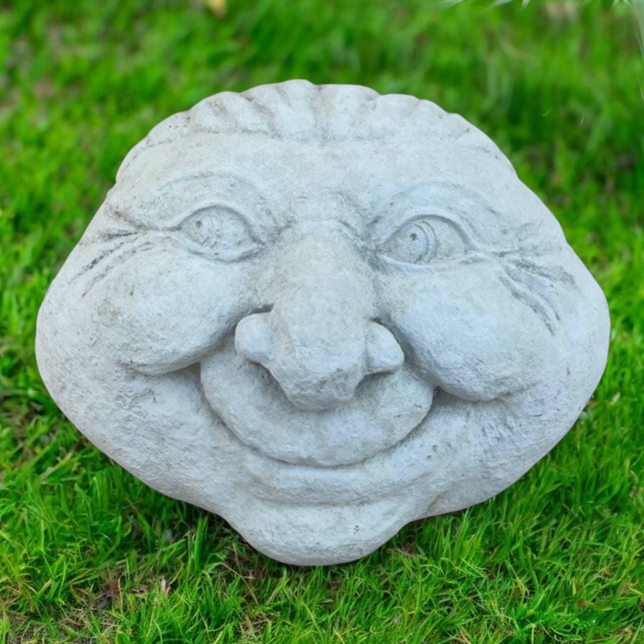 Grandma Statue, Face Sculpture, Smiling Face, Grandmother Grave, Garden ...