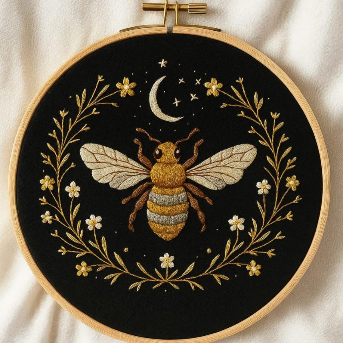Magical Bee, Floral Buzz Embroidery, Honey Bee Crafts, DIY Embroidery ...