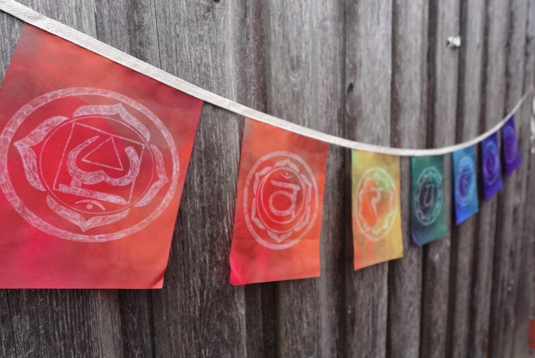 SEVEN CHAKRA Flag / Vibrant Rainbow Prayer Flags / Sacred Geometry Art ...