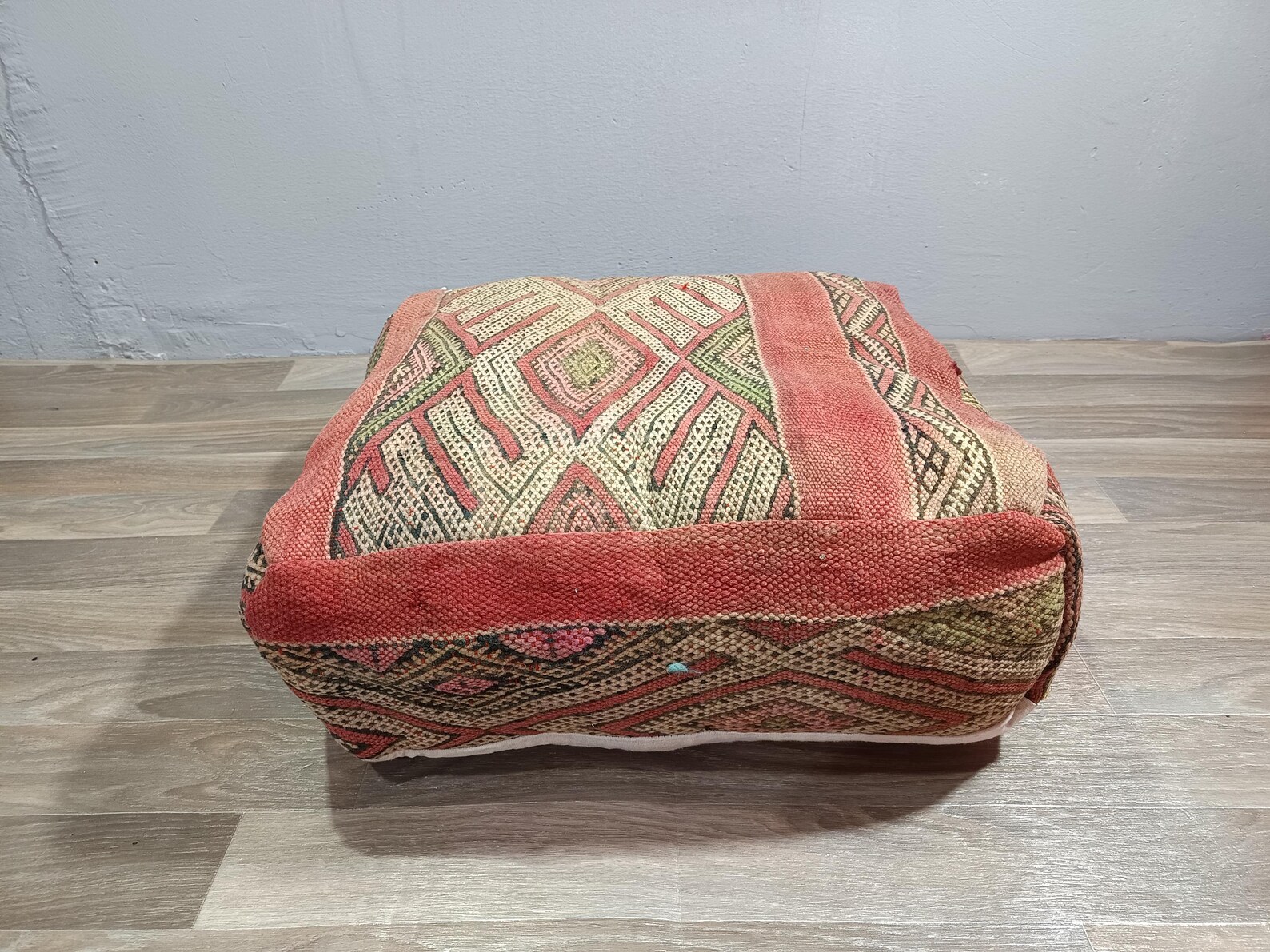 Pouf Kilim Marocain, Oreiller De Sol Marocain, Pouf Kilim Antique, Pouf ...