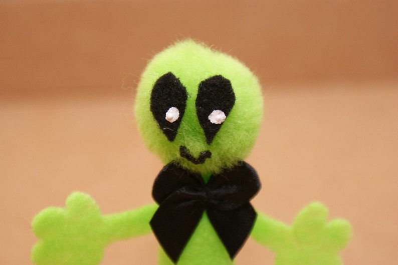 Alien Finger Puppet - Etsy
