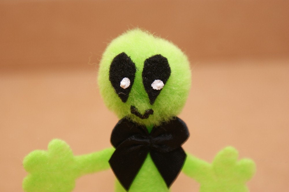 Alien Finger Puppet - Etsy