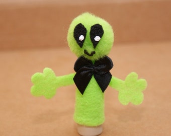 Alien Finger Puppets With Spaceship Treat or Puppet Bag , Alien Puppet ...