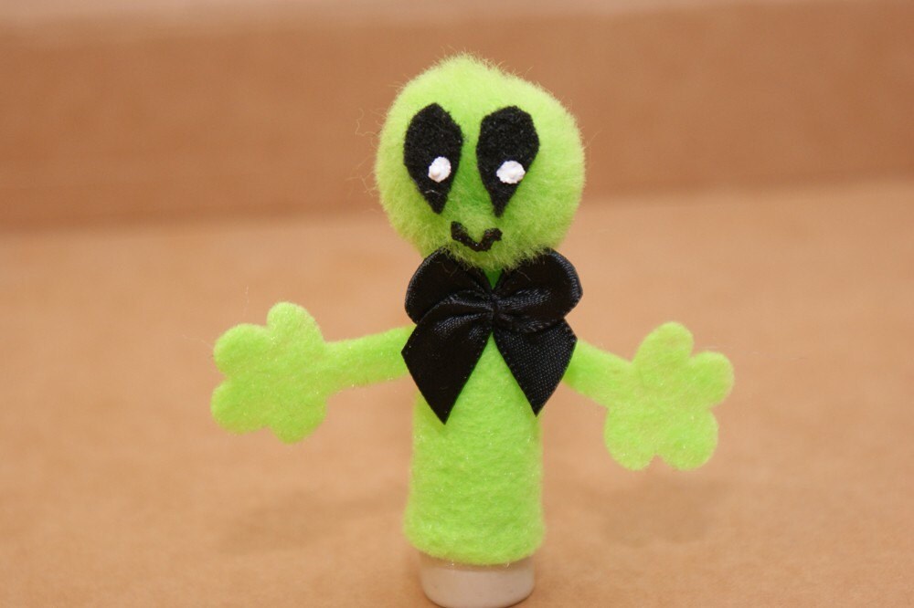 Alien Finger Puppet - Etsy