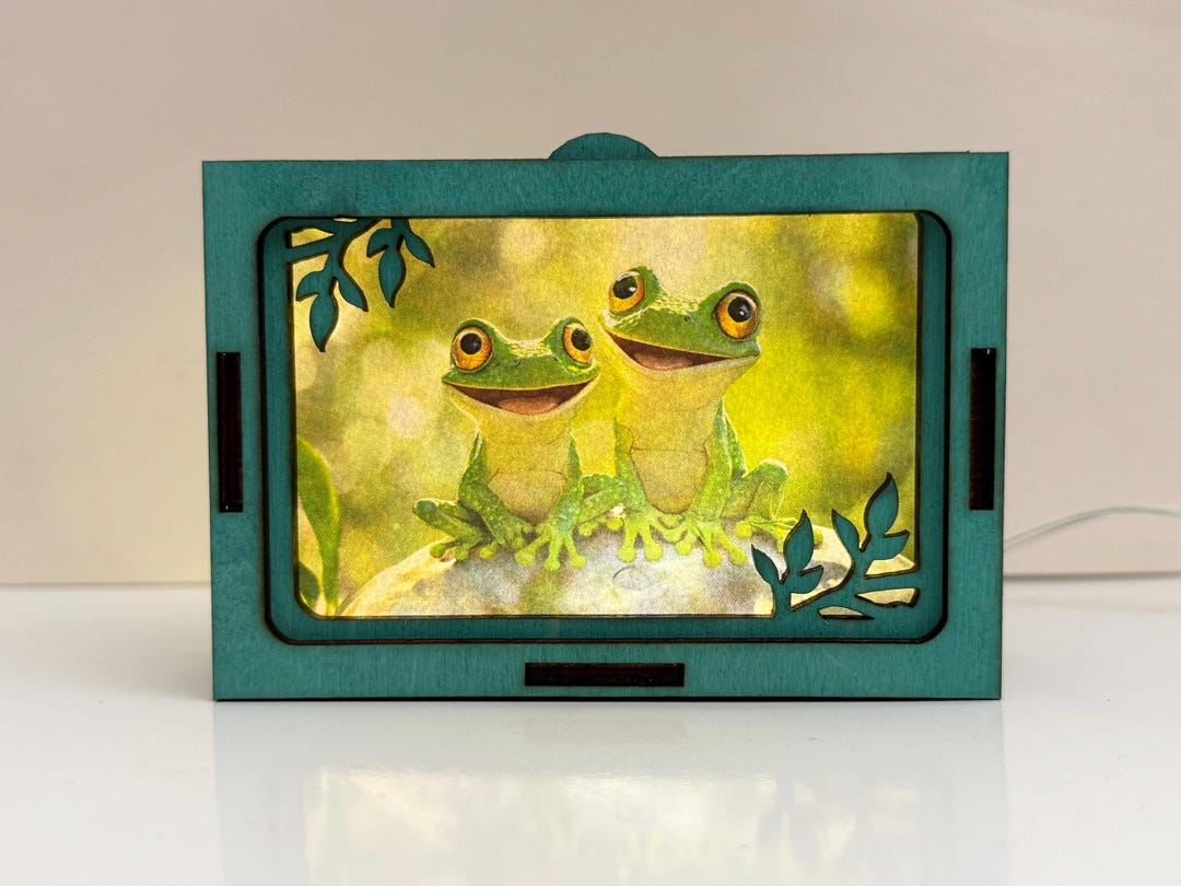 Cute Frogs in the Pond Night Lamp Lantern, Green Frog Forest Animal ...