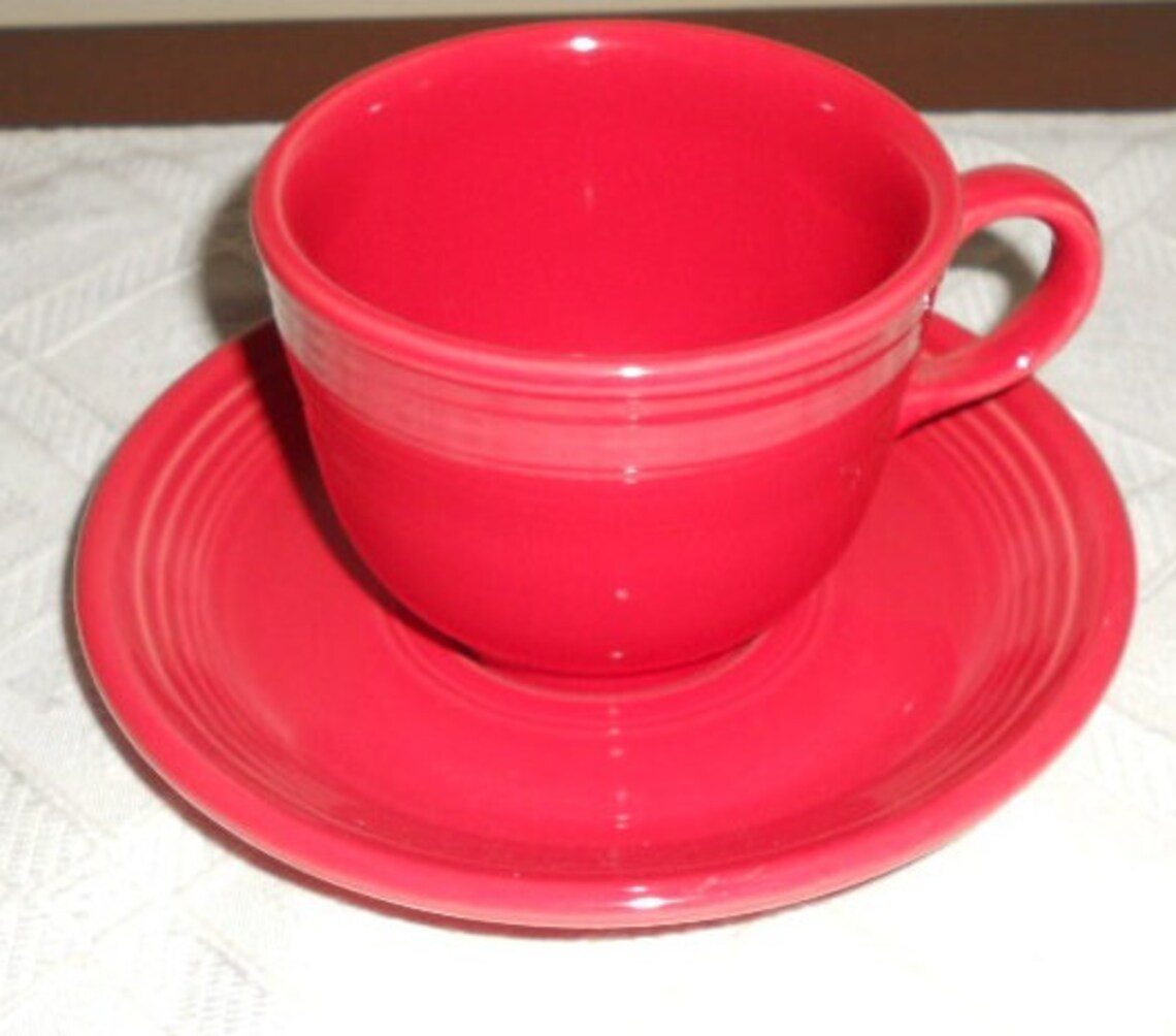 Vintage 8 Piece RED FIESTAWARE Set Cups and Saucers Classic Bright Red ...