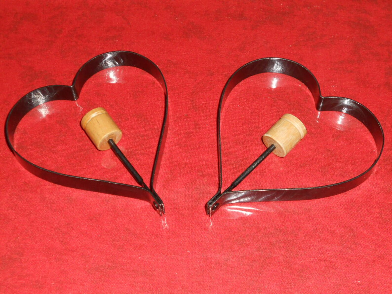 Metal Heart Shaped HEART COOKIE CUTTERS With Wooden Lever Handle Lot of ...