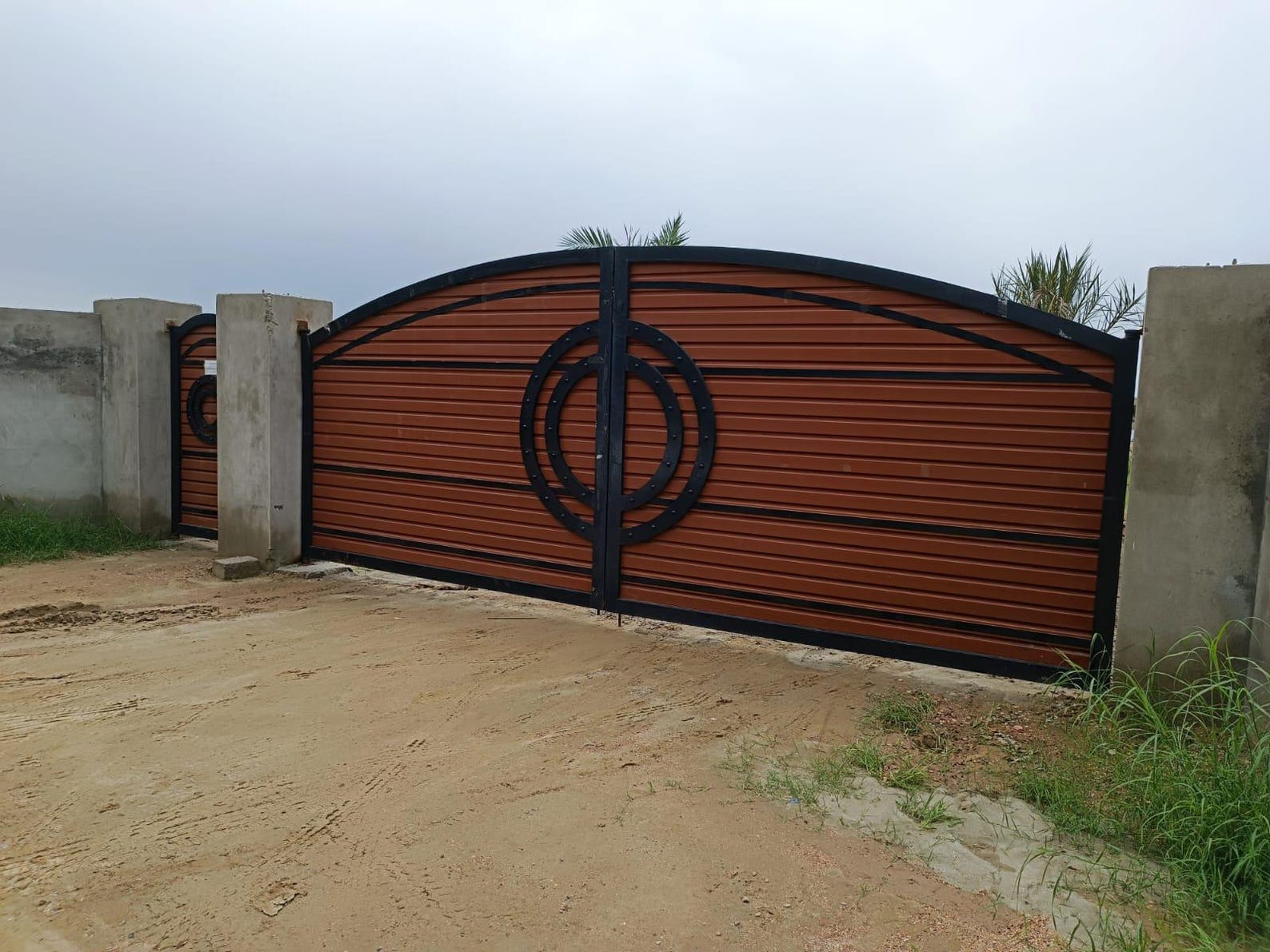 Modern Gate - Bespoke Gate - Driveway - Estate Gate - Metal Gate ...