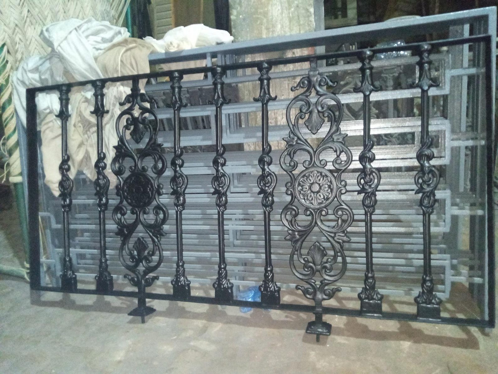 Handmade Cast Aluminum Balcony Railing: Ornamental Terrace Safety Grill ...