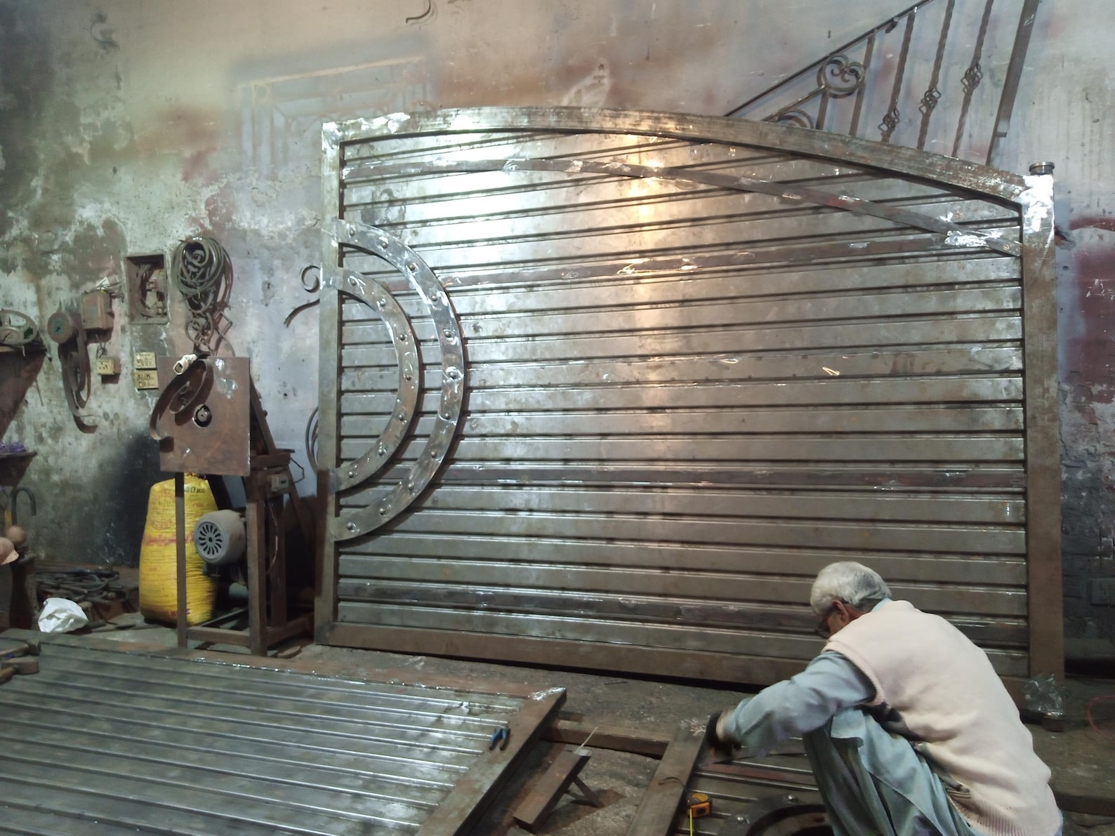 Modern Gate - Bespoke Gate - Driveway - Estate Gate - Metal Gate ...