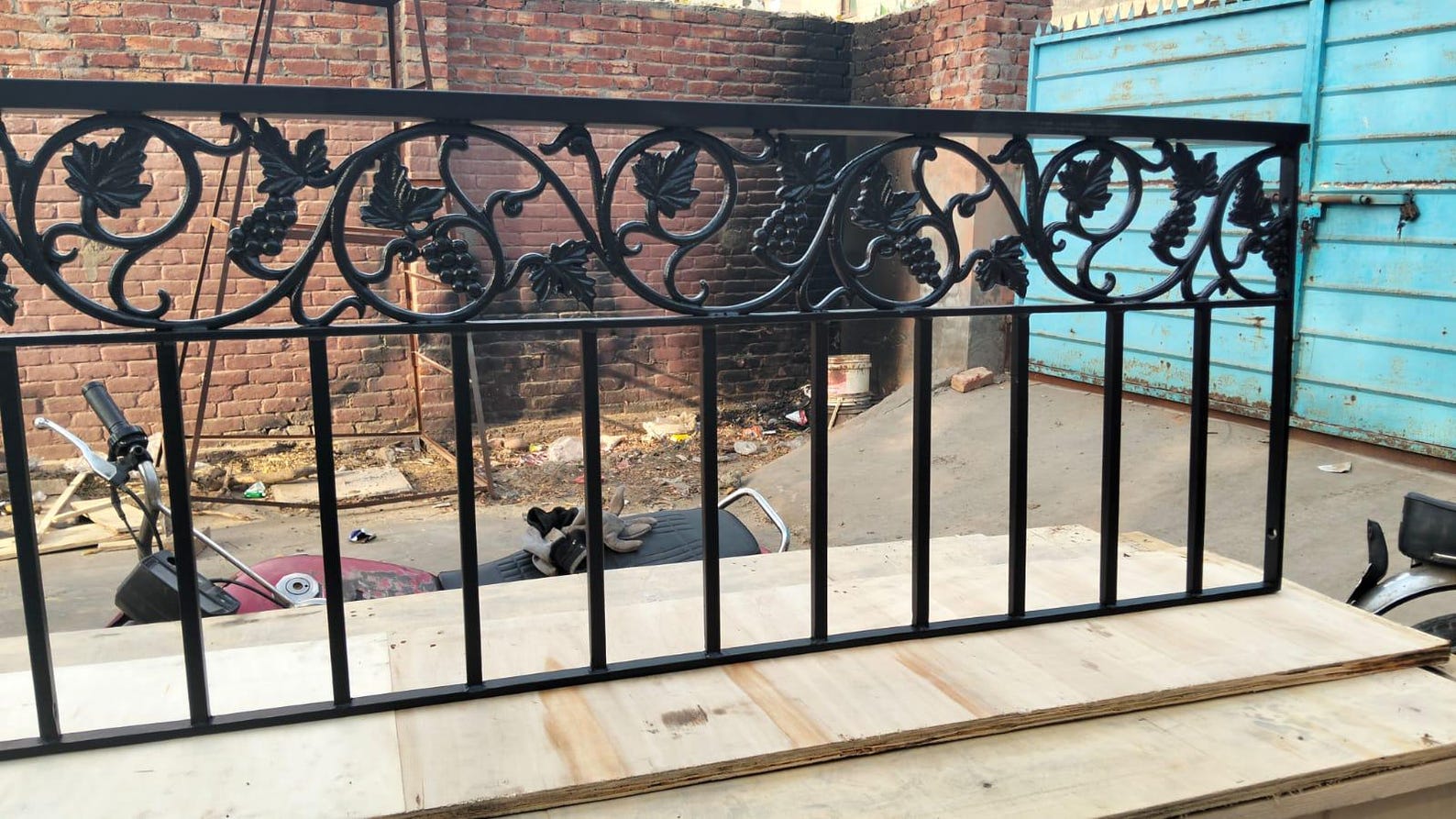 Hand-forged Wrought Iron Grapevine Railing - Ornamental Balcony Fence ...