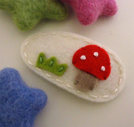 Felt hair clip No slip Wool felt Red toadstool with grass | Etsy