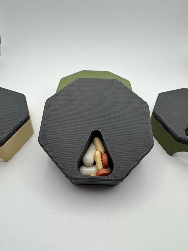 7 Day Pill Case - Faux Carbon Fiber Finish - Satisfying Magnetic ...