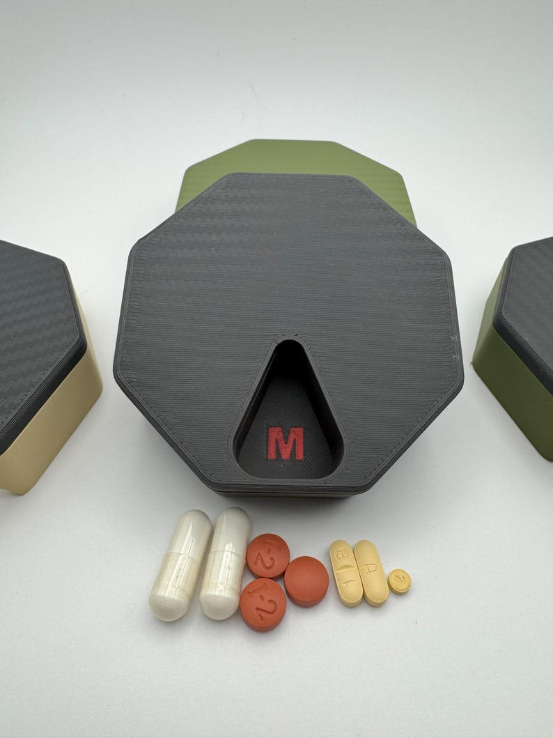 7 Day Pill Case - Faux Carbon Fiber Finish - Satisfying Magnetic ...